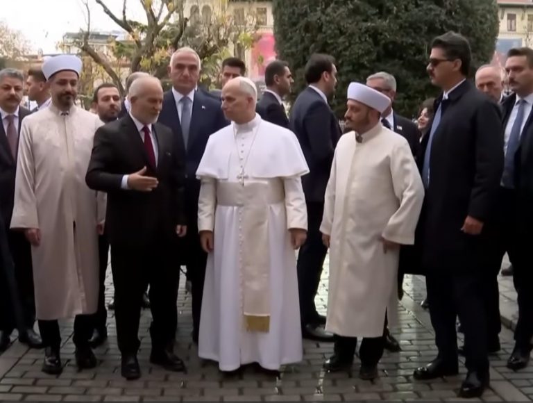 Pope Leo XIV in Turkey: Visit to the Blue Mosque. November 29, 2025 ...